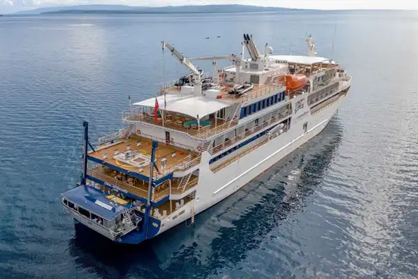 CORAL ADVENTURER CAPE YORK ARNHEIM LAND Cruises